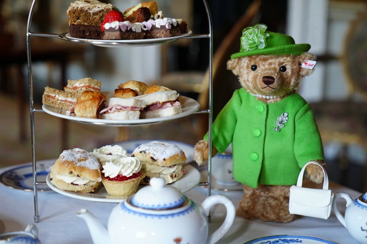 Teddy bear made for Queen Elizabeth’s 100th birthday…