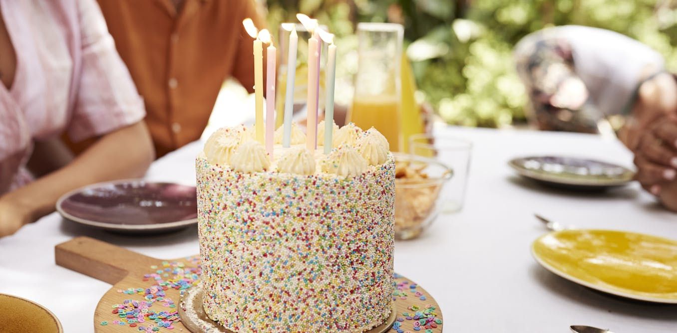 Is it safe to use cake decorating dusts and dyes? 2…