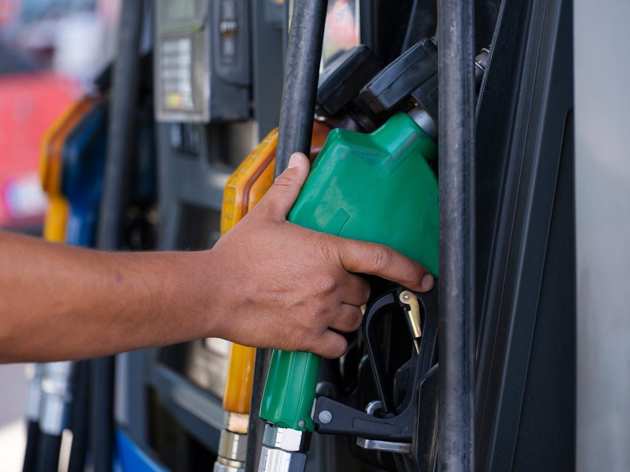 Gas Pump 'Screw Scam' Explained: The Truth Behind the…