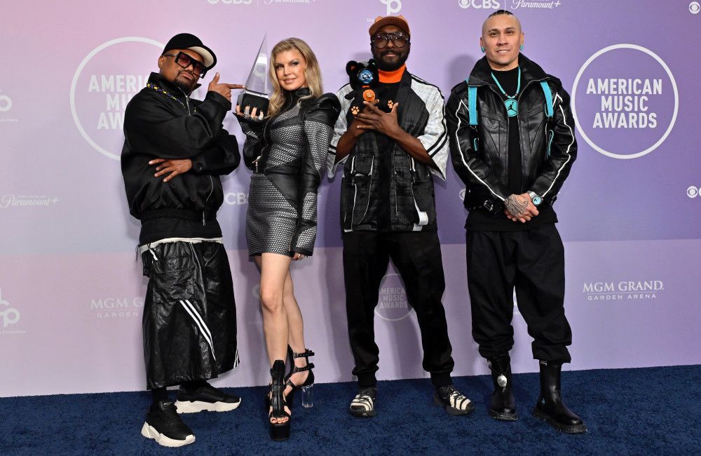 Fergie reunites with Black Eyed Peas at 2026 AMAs as…