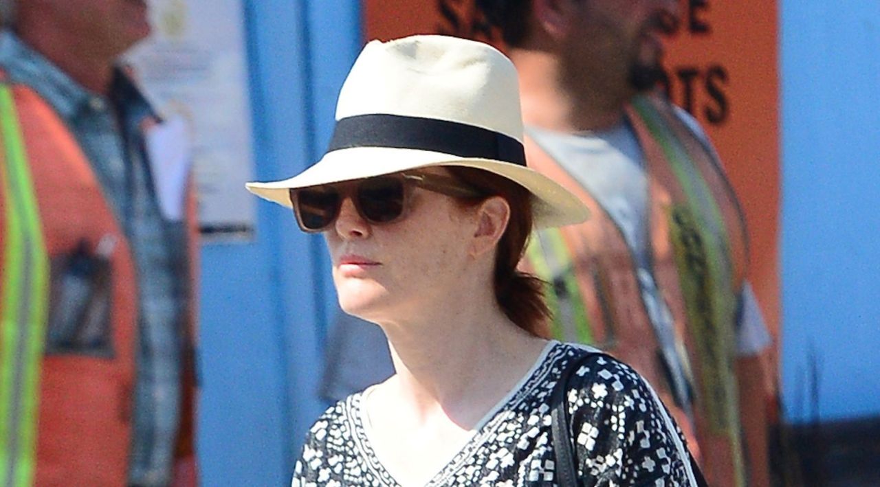 Julianne Moore's breezy tunic dress and white…