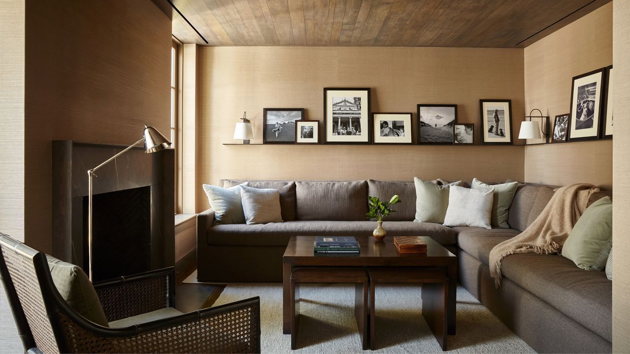 How Interior Designers Display Family Photographs in…