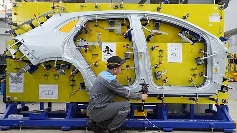 China's factory activity flatlines in May casting…