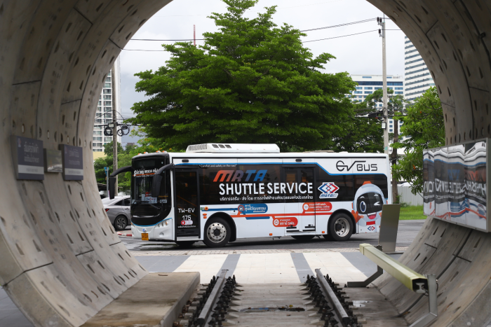 New shuttle bus service halted after clash with…