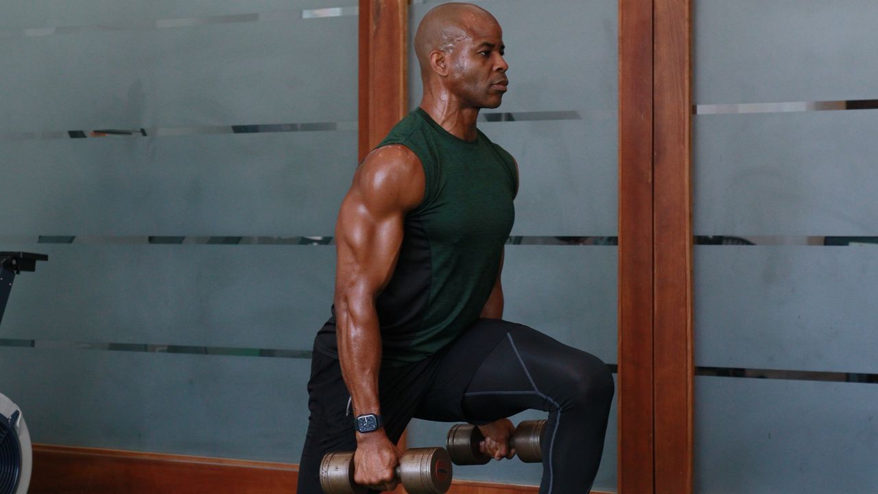 A celebrity trainer recommends these three dumbbell…