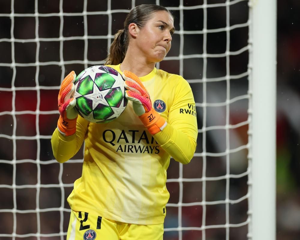 London City poised to sign Mary Earps and Mapi León in…