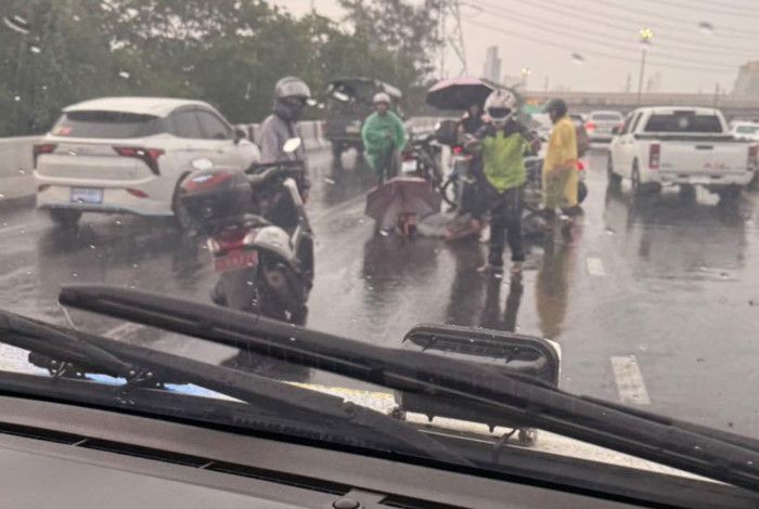 Lightning strikes motorcyclist on Bangkok flyover