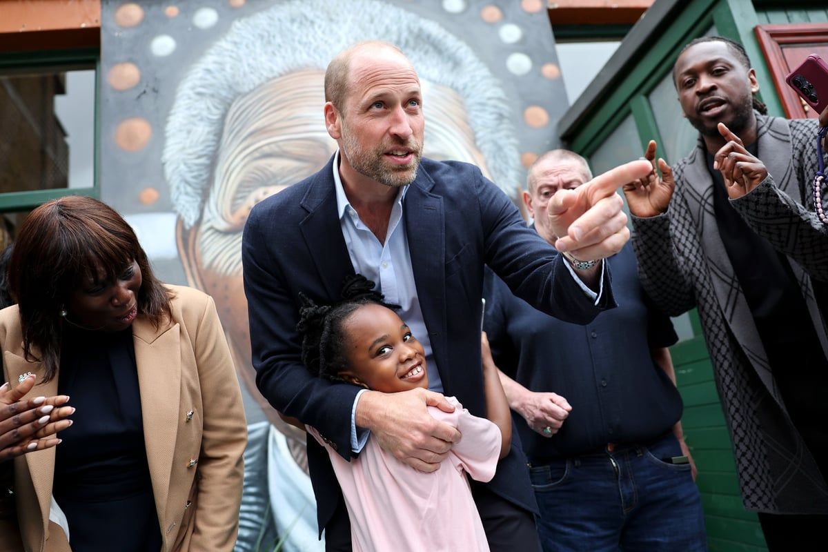 William says ‘I love pubs’ and pulls pint during visit…