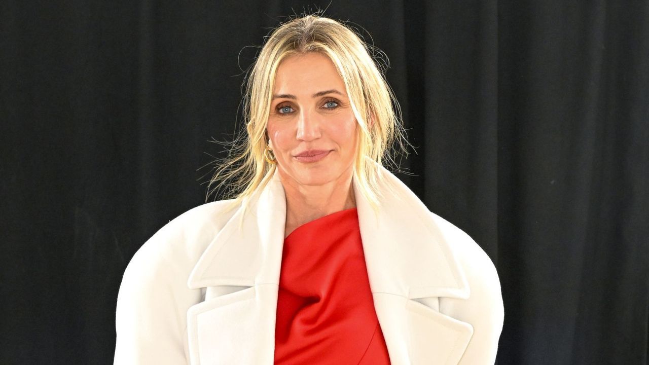 Cameron Diaz’s Deep Green Kitchen Cabinets Are a Study…