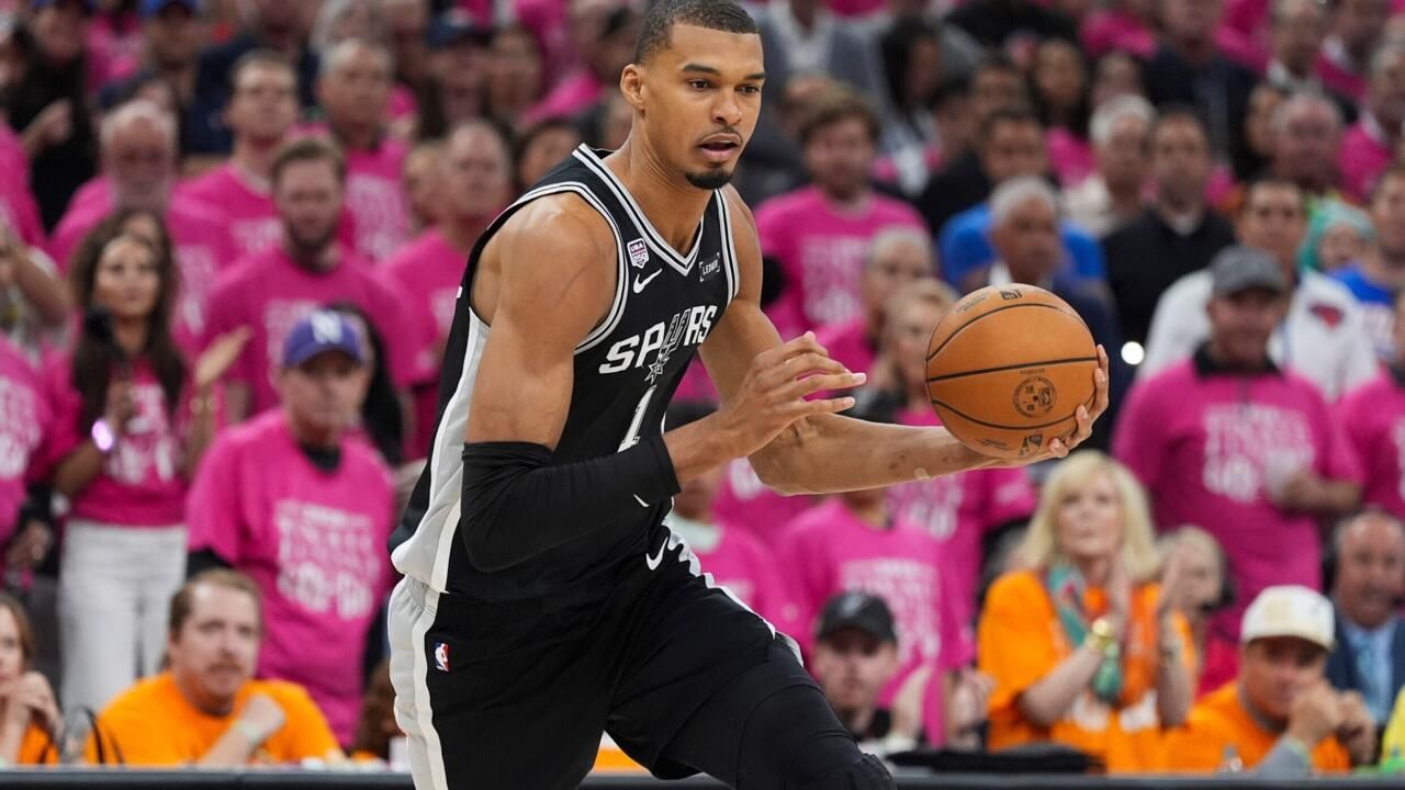 New York Knicks storm back to beat Wembanyama's Spurs…