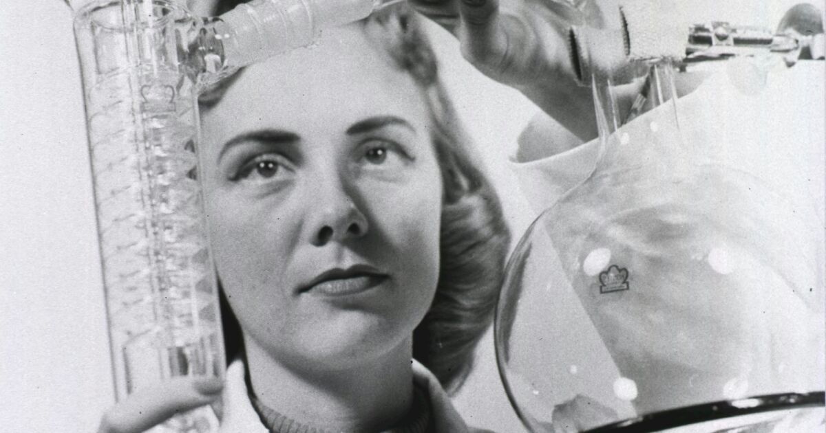 This Science Quiz Starts Easy And Then Gets Brutally…