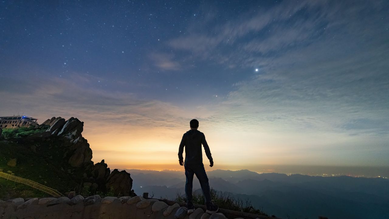 Rare daytime meteor shower peak this week — here's how…