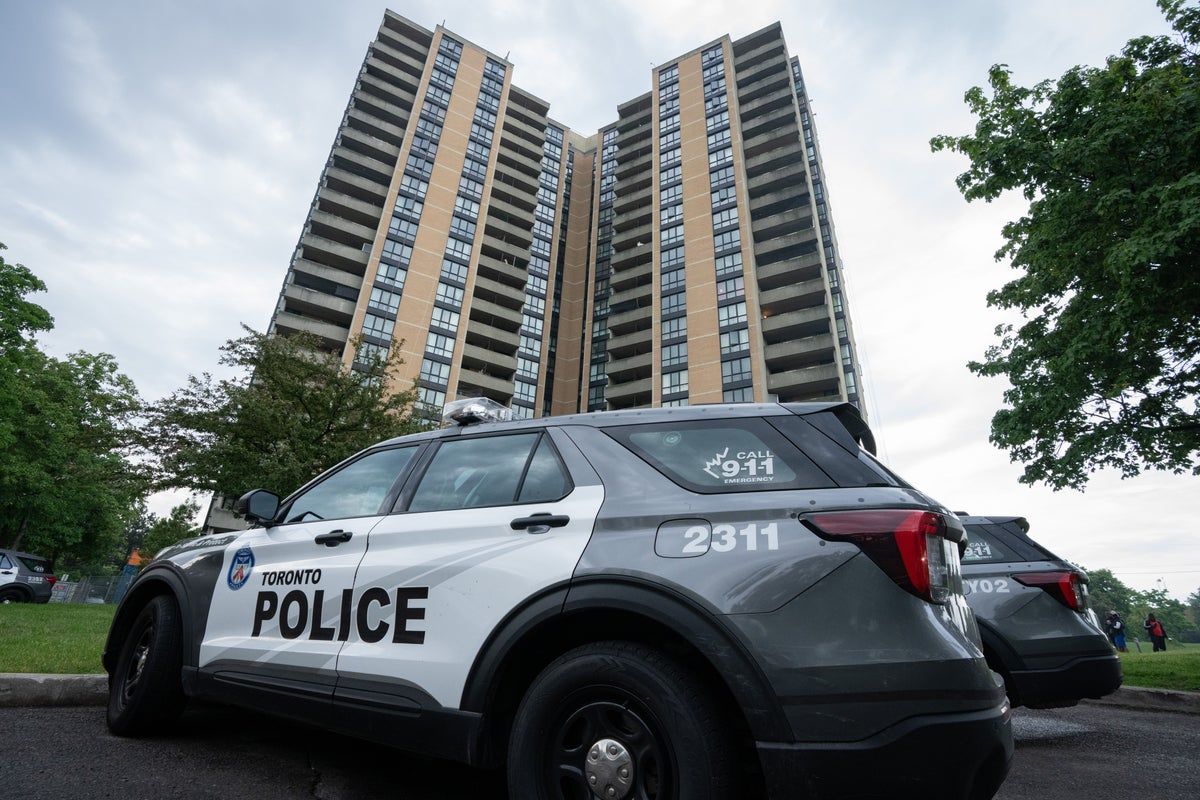 Police officer in Toronto killed in shooting linked to…