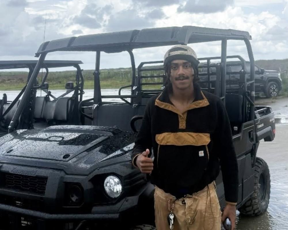 Driver hailed for saving tourists from rip current at…