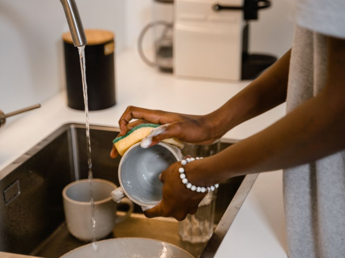 Psychology suggests people who wash dishes right after…