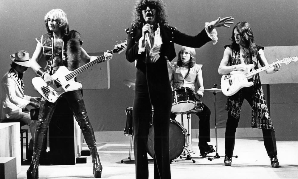 Mott the Hoople bassist Peter Overend Watts dies, aged…