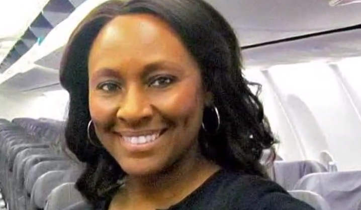 Flight attendant saves teenage girl from human…