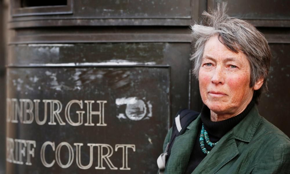 Trump golf course staff photographed urinating woman…