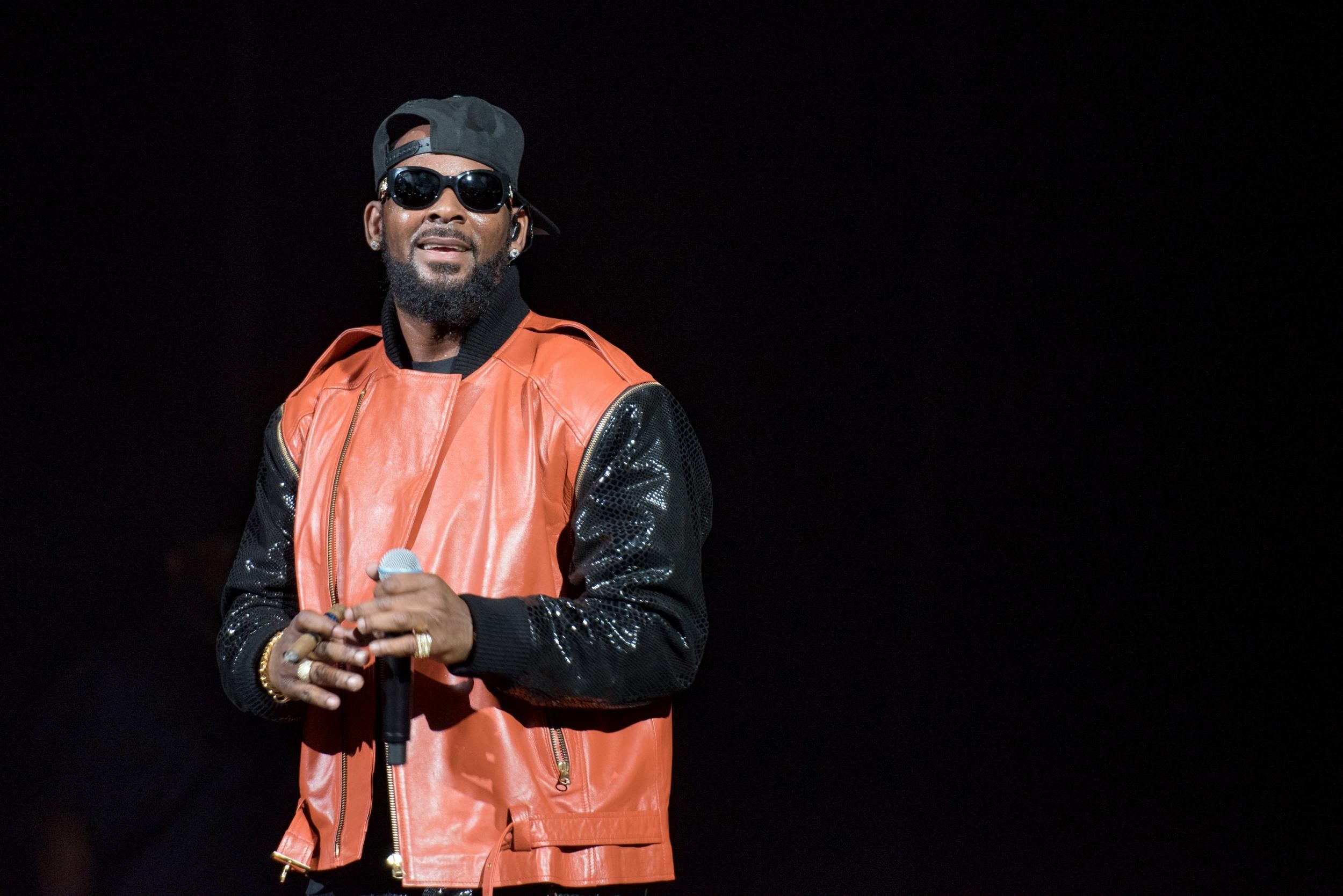 R Kelly: Woman supports parents' claims of 'abusive…