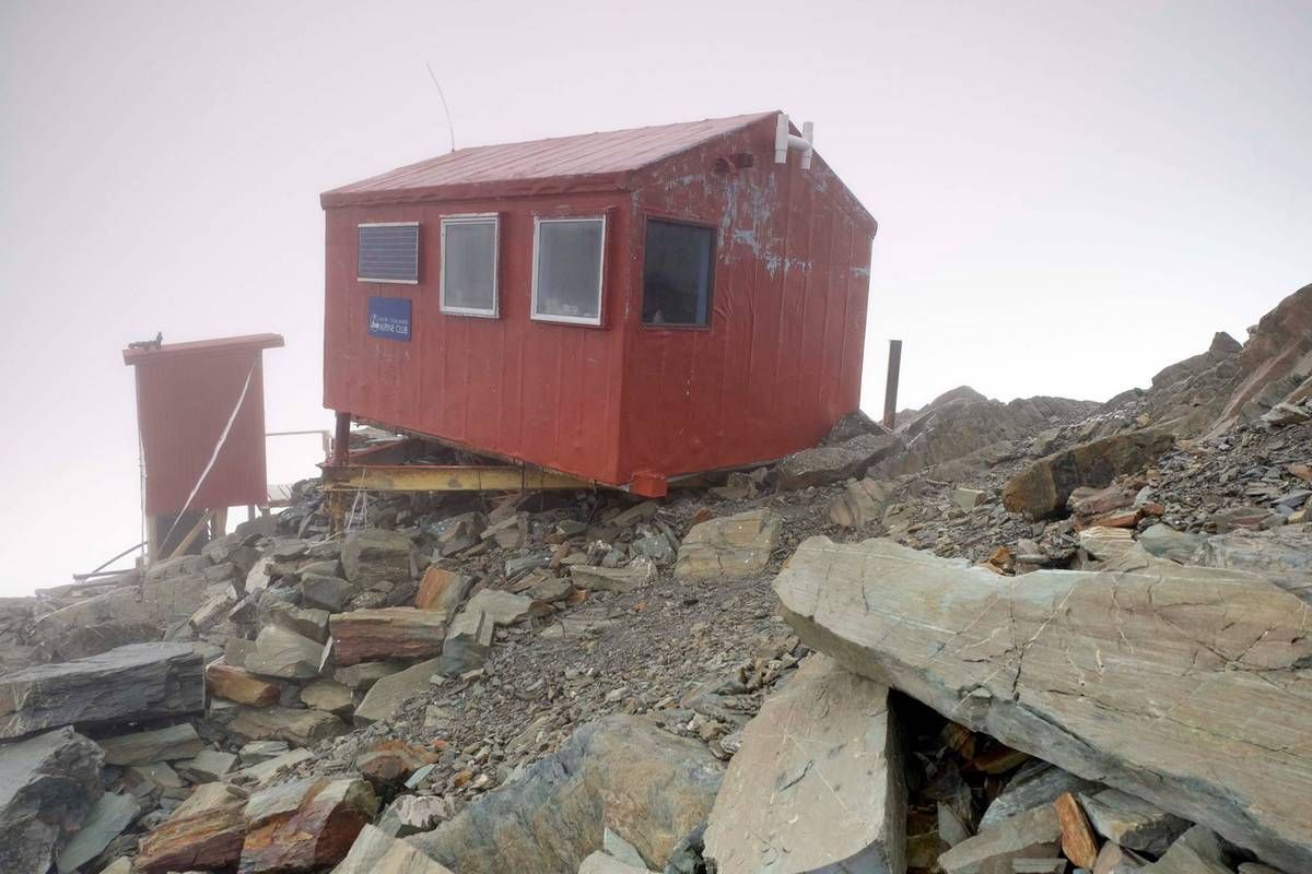 Mt Cook park hut closed due to risk of mountainside…