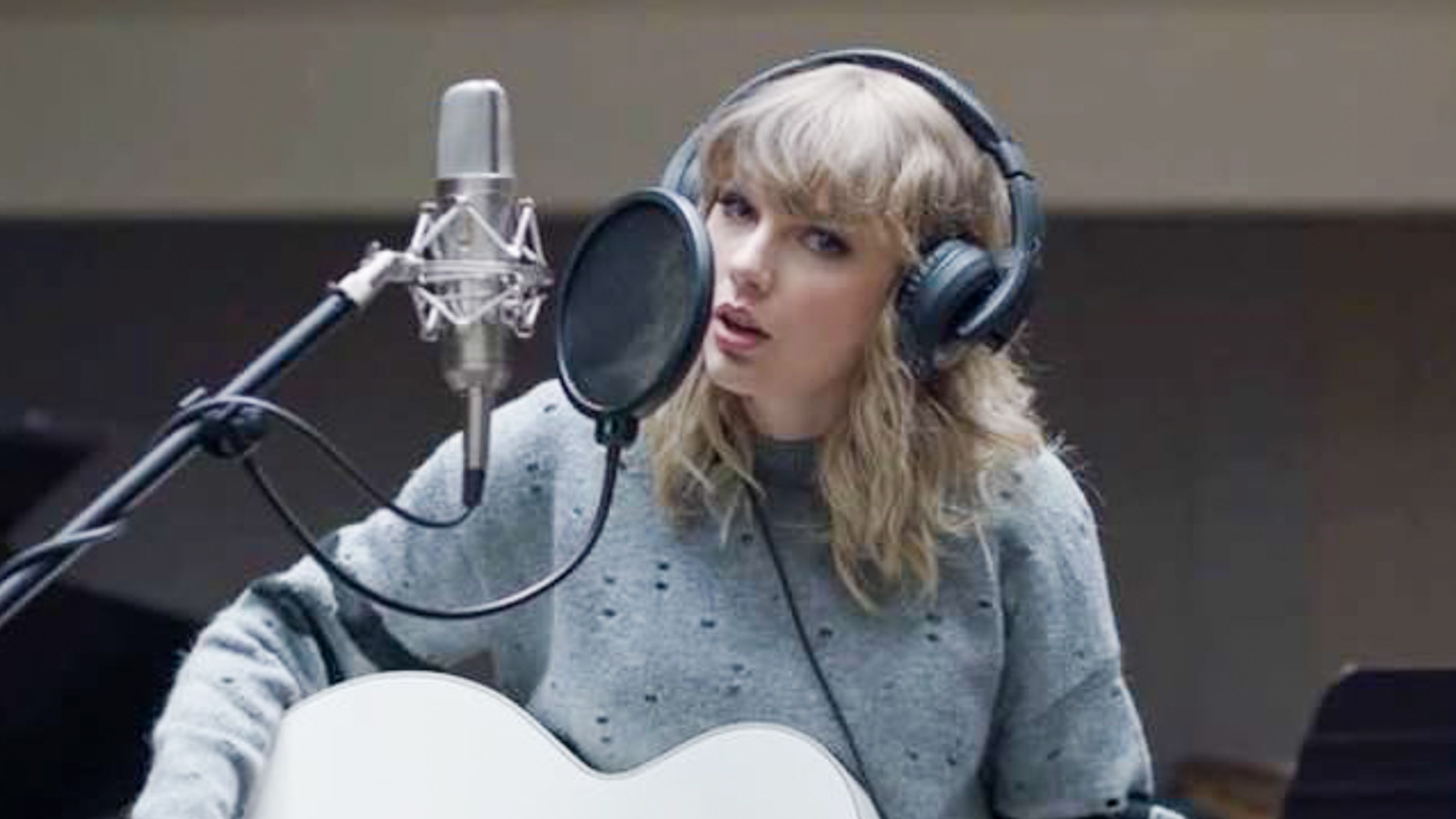 LISTEN: Taylor Swift's new single, 'Gorgeous'