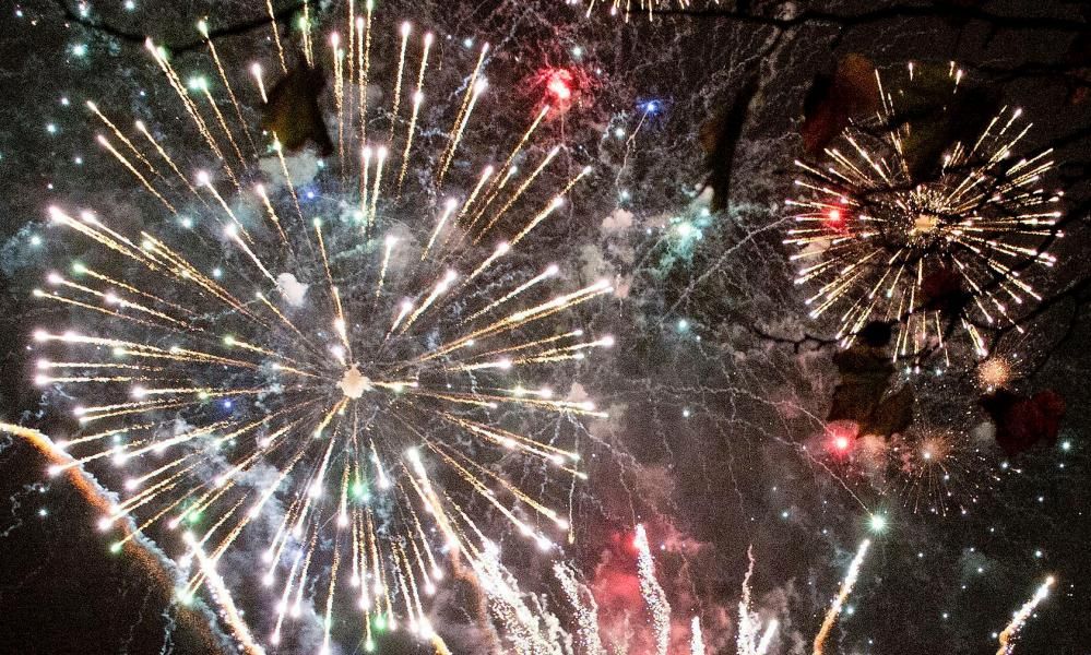 Fireworks shoot into crowd at hotel's bonfire night…