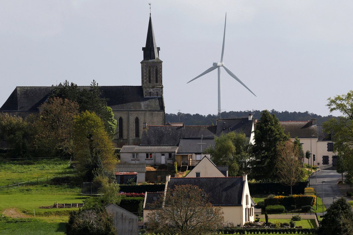 France plans to accelerate wind power projects