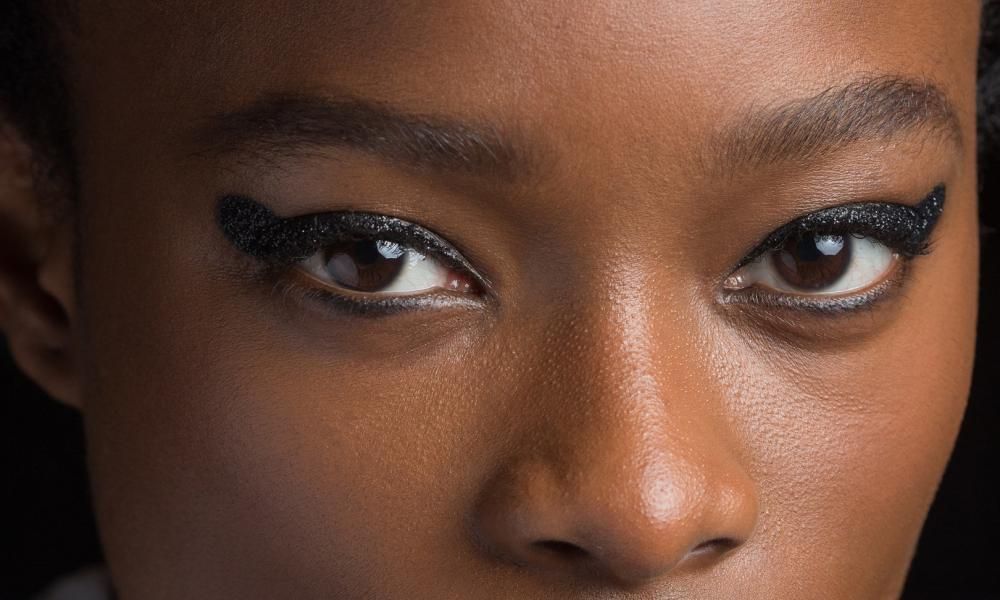 Black eye blobs for a graphic shock