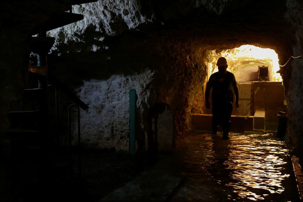 A glimpse into Malta's underground water caves