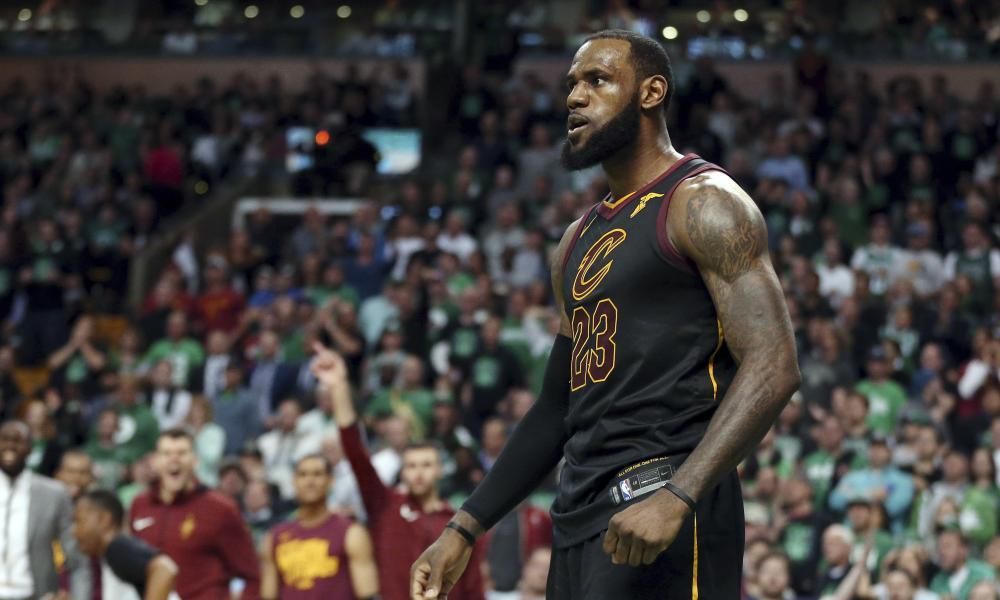 Of course Trump attacks LeBron James: the NBA star is…