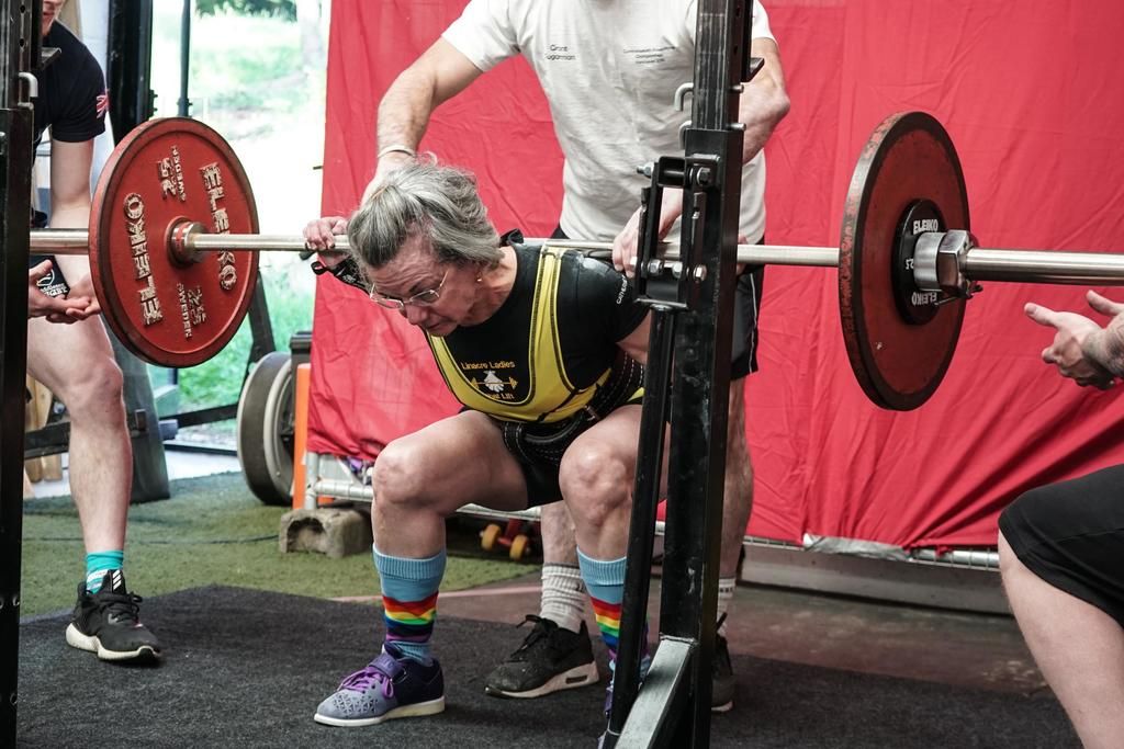 Meet the 71-year-old powerlifter encouraging other…