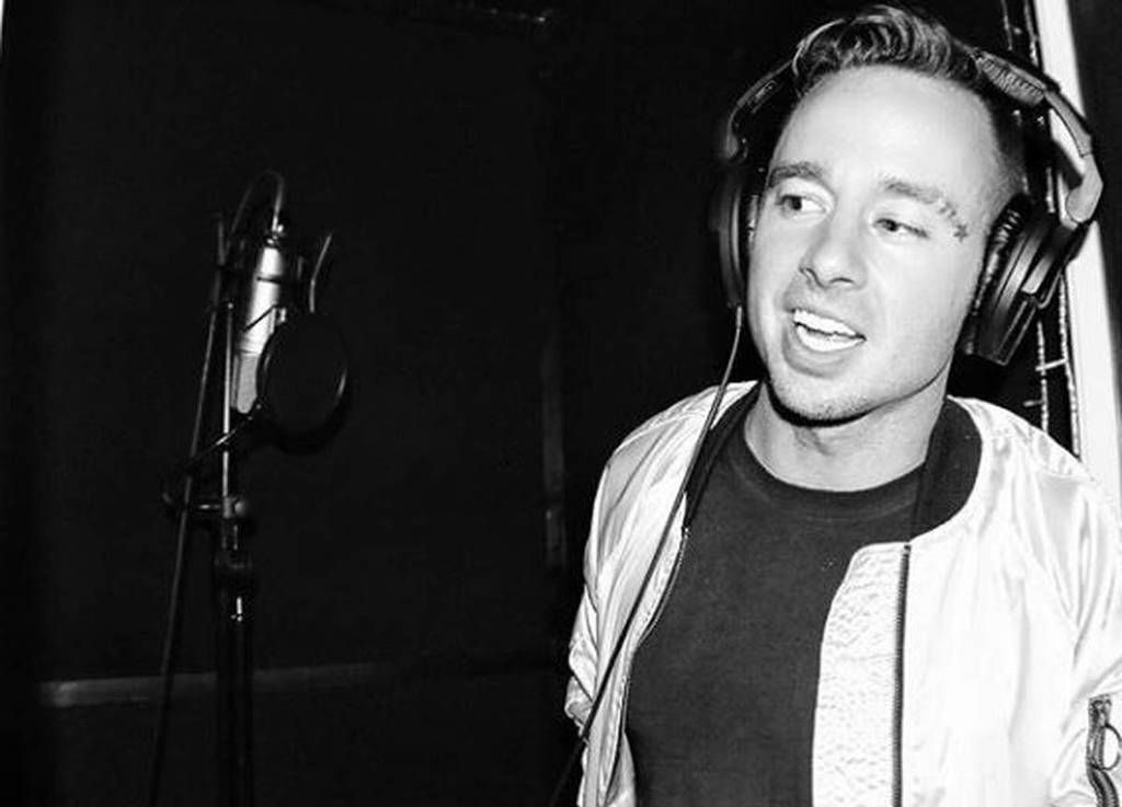 Canadian rapper dies after plunging from wing of plane…