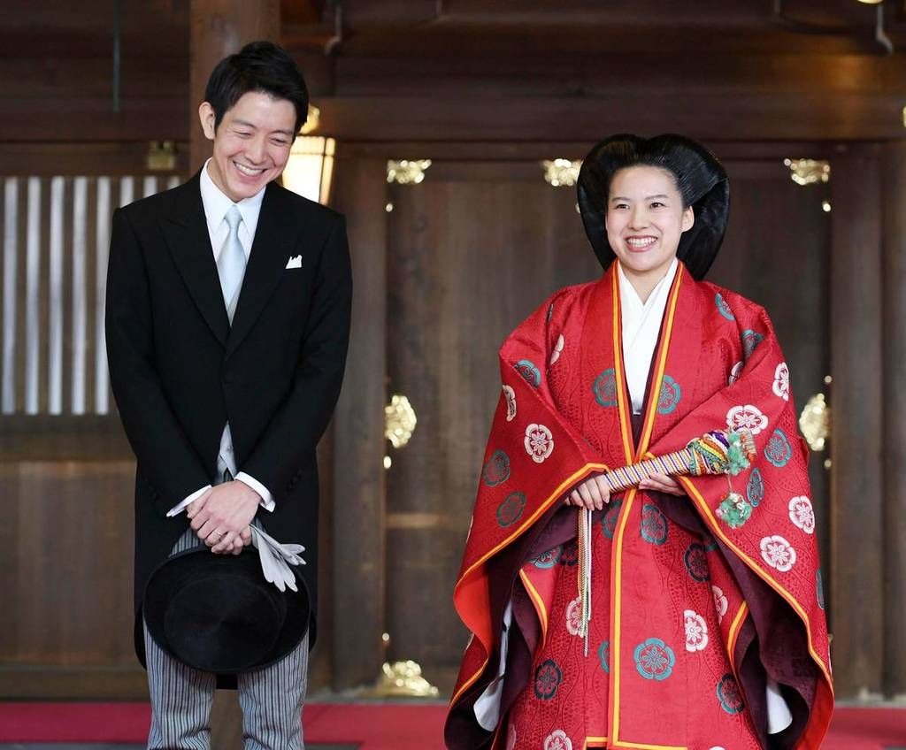 Japanese princess gives up royal status as she marries…