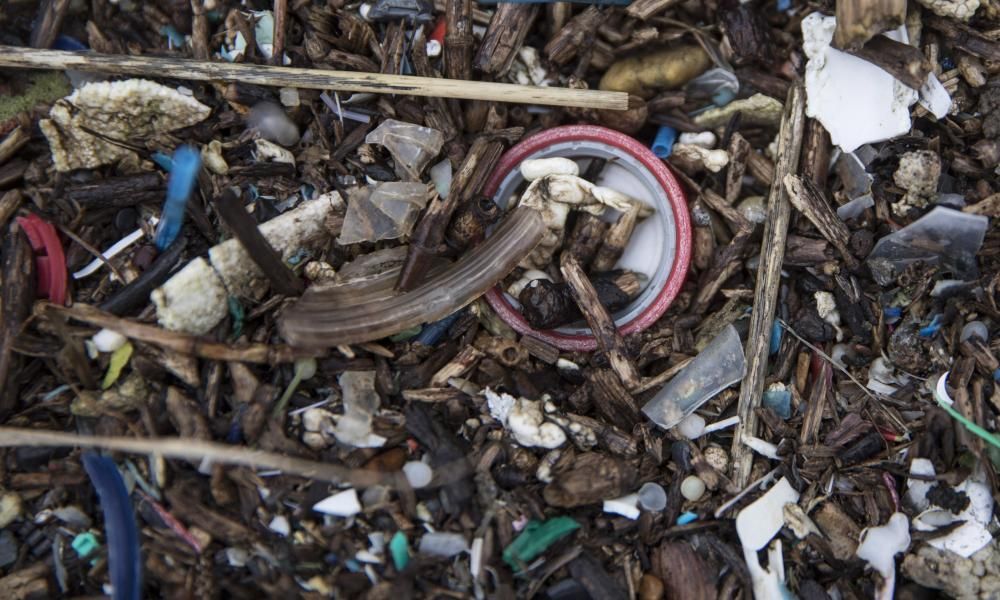 Tyres and synthetic clothes 'big cause of microplastic…