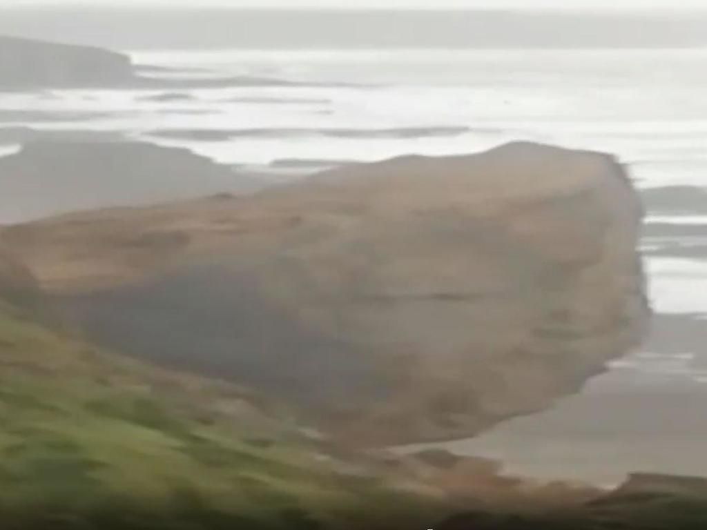 Huge cliff collapse in Cornwall captured by woman…