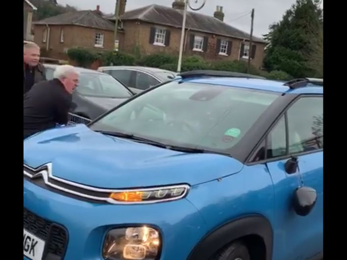 Tesco carpark brawl: Shoppers ram car with trollies…
