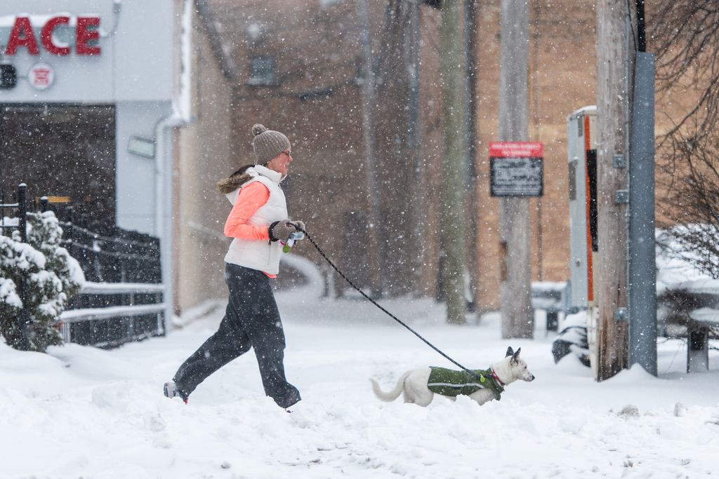 Rain turns to snow during Wednesday morning commute:…