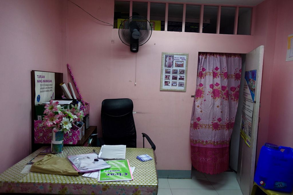 IN PHOTOS: The pink rooms where cops keep children…