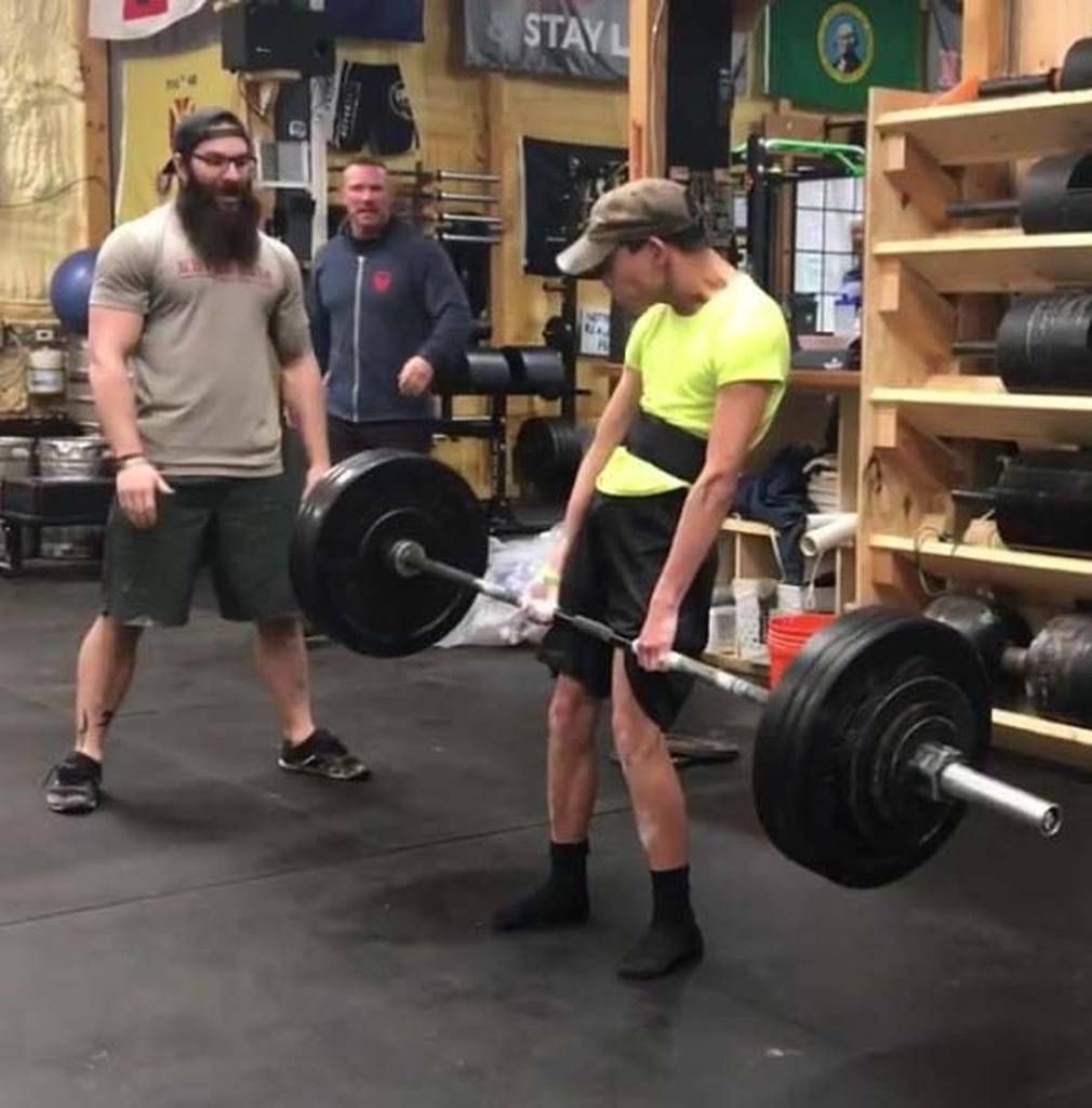 Weightlifter with cerebral palsy goes viral, hailed by…