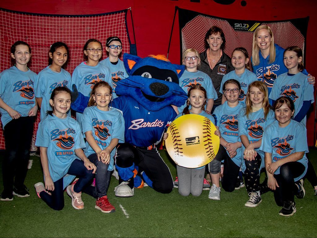 Bandits surprise young softball player who called out…