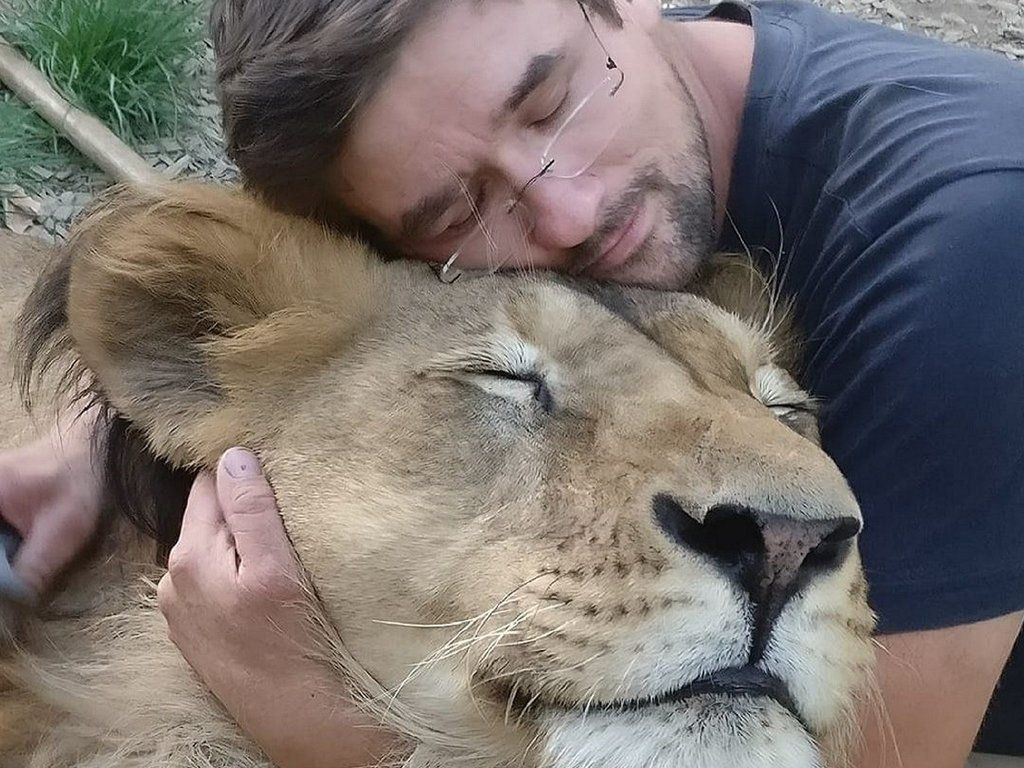 Czech man mauled to death by lion he kept in back…