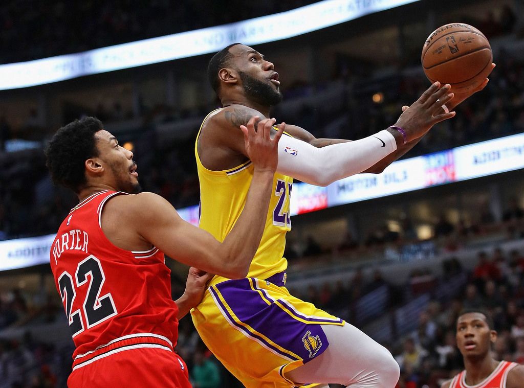 LeBron James finishes full-court bounce pass with…