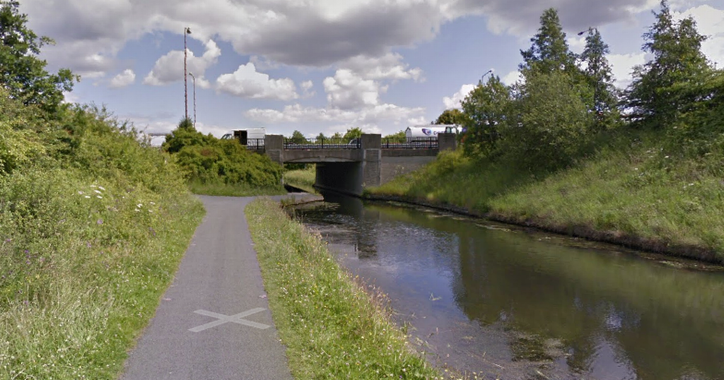 Edinburgh youths push three cyclists into canal in…