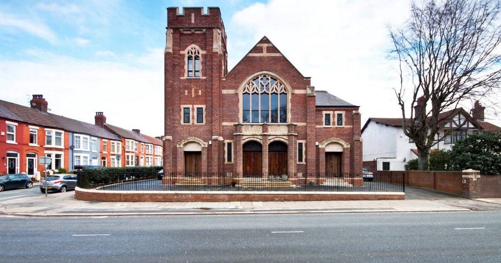 Fancy living in an old church? Take a look inside the…