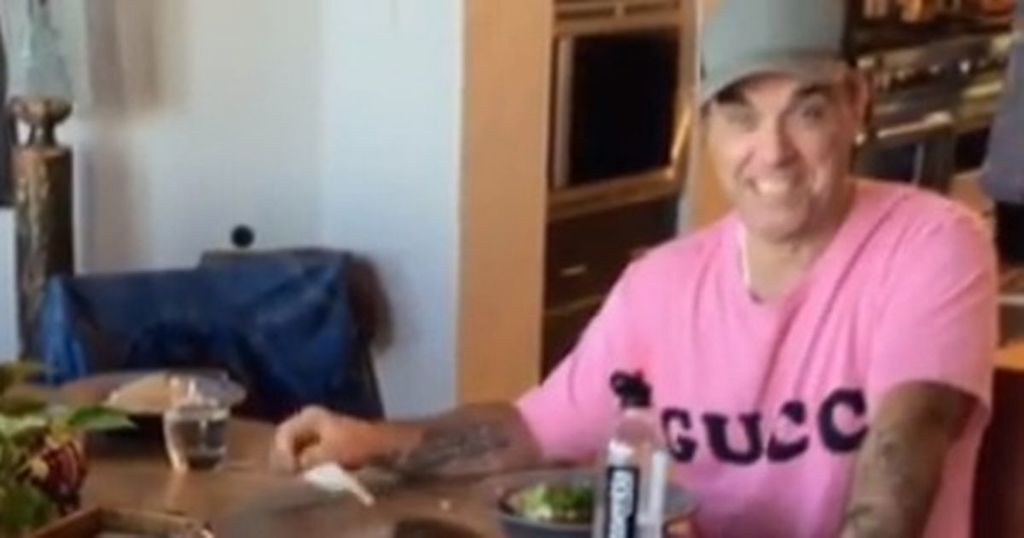 Robbie Williams can't help laughing as his daughter…