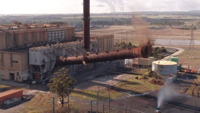 94-metre power station chimneys felled in demolition…