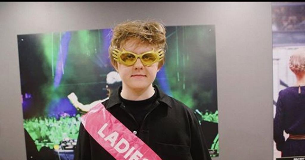 Lewis Capaldi gives thumbs up to new Glasgow dog spa…