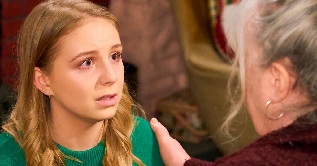 Emmerdale fans in tears as Lisa Dingle tells daughter…