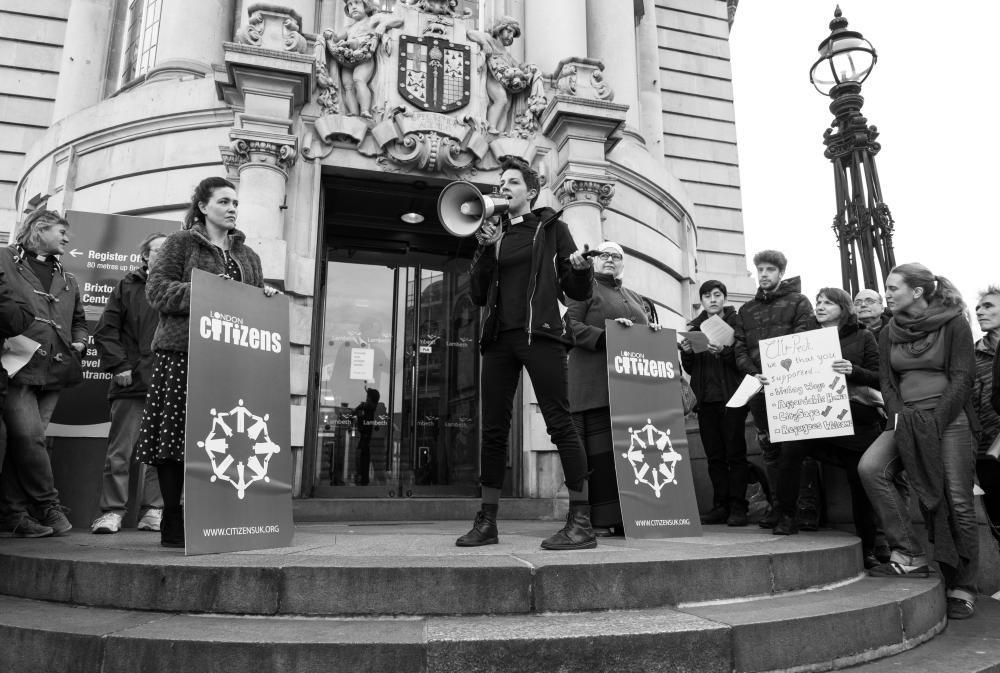 Photo exhibition celebrates 25 years of female priests