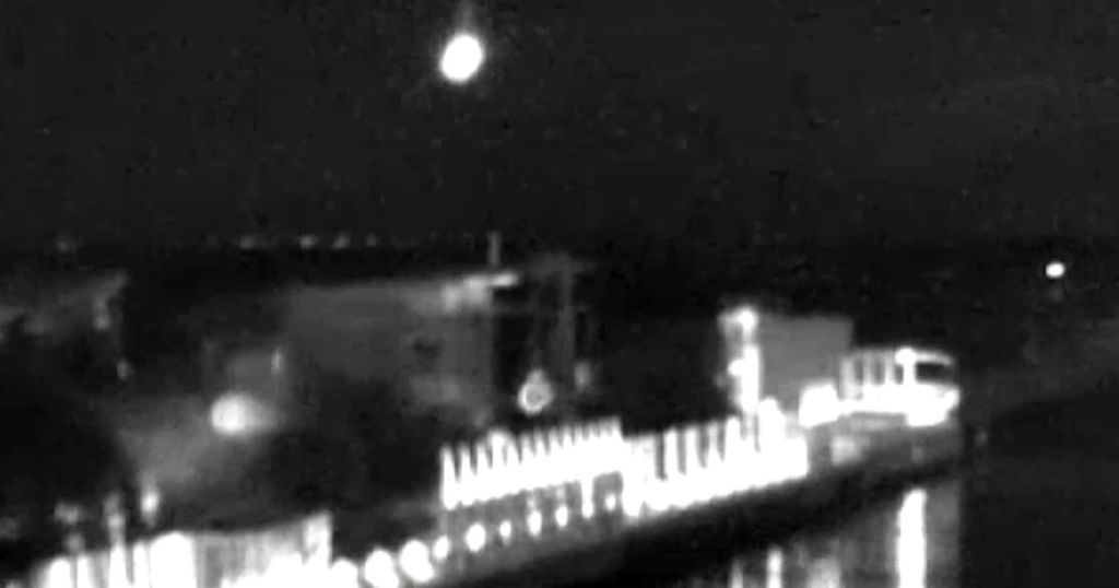 Incredible footage shows fiery meteor soaring over…